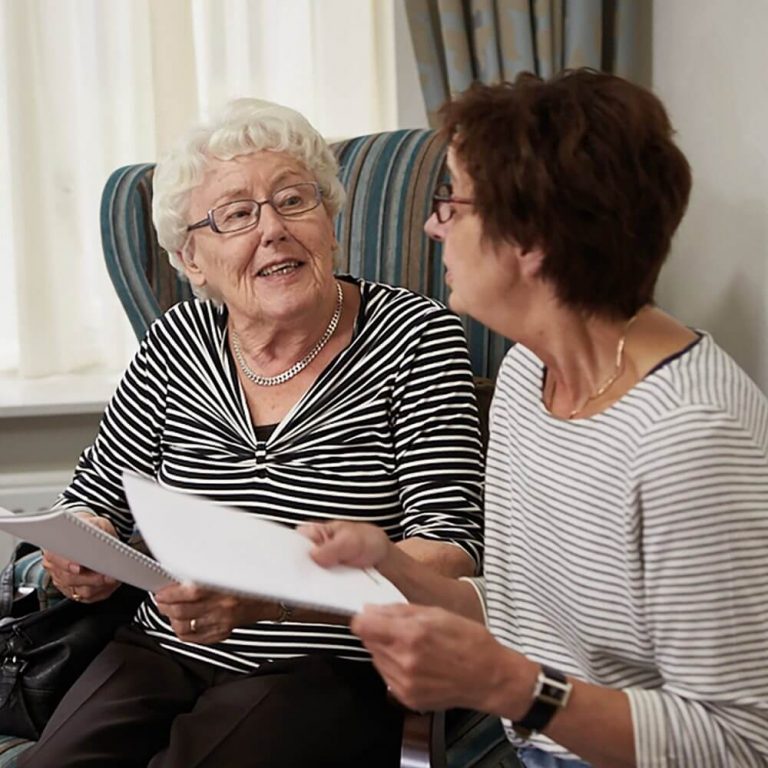 Zorgrobot Pepper en Annabel helpen mee in de zorg