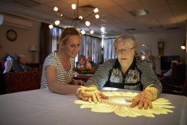 Zorgrobot Pepper en Annabel helpen mee in de zorg